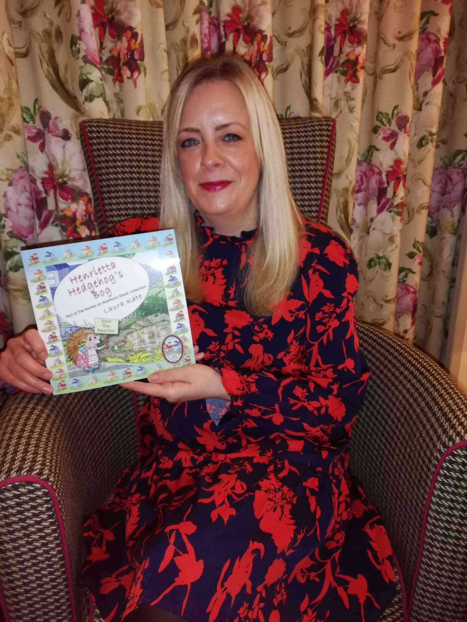 About the Author – Laura Kate Books